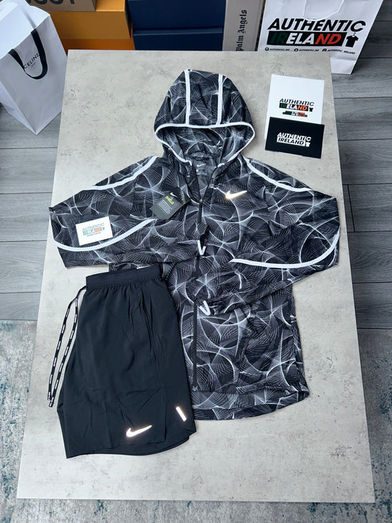 NIKE LIGHTNING WINDRUNNER SET - BLACK – Authentic Ireland