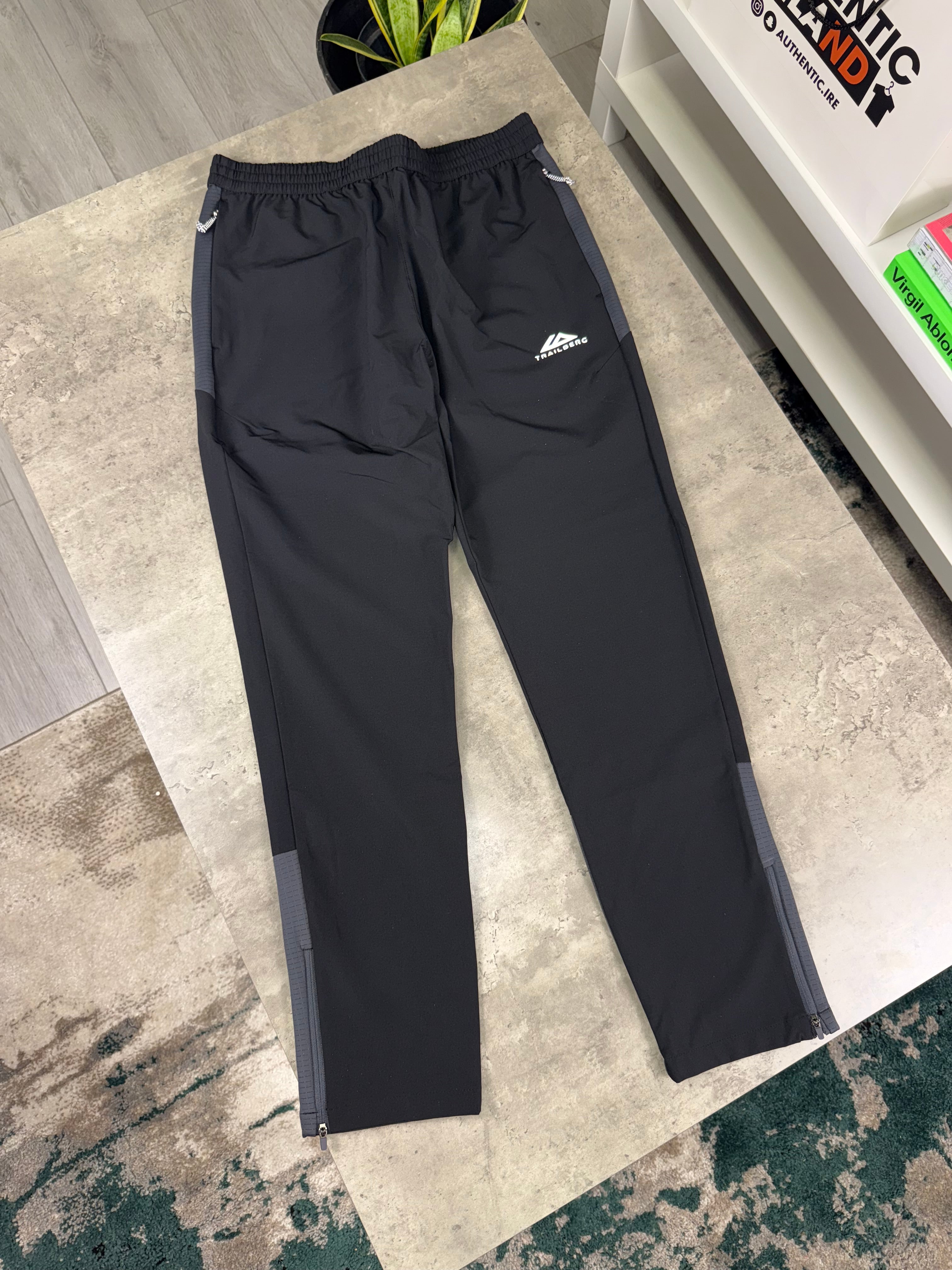 TRAILBERG RAPID DASH 2.0 TRACKSUIT - VOLCANO BLACK – Authentic Ireland